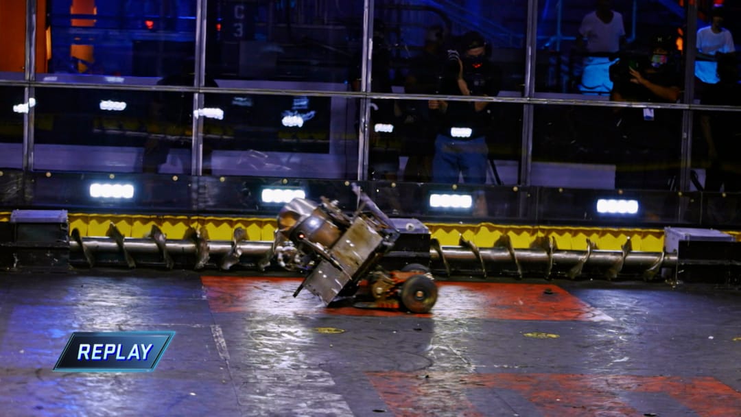 BattleBots, Peleas de Robots: Bounty Hunter (12) - AMC SELEKT