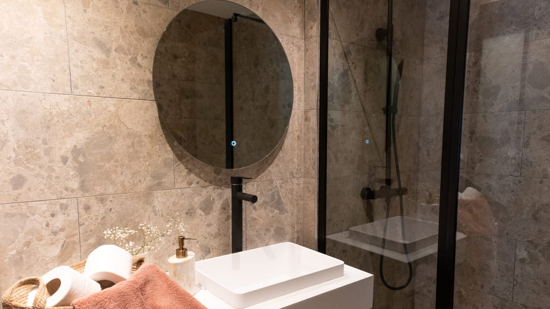 Reforma y sé feliz: Suite - AMC CHANNELS